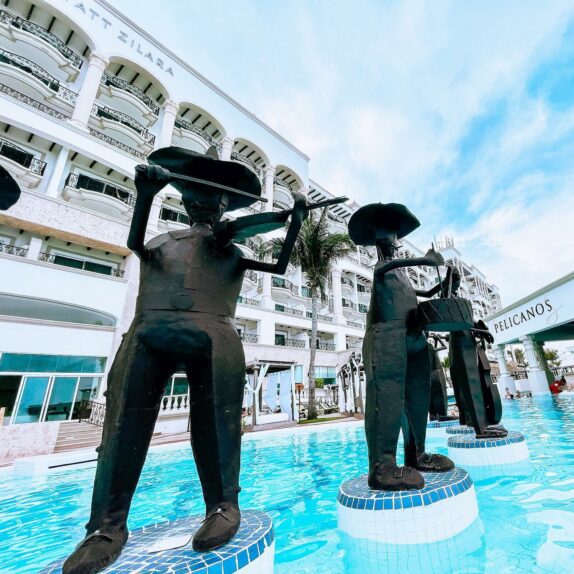 Pool Statues 2 - Small World Big Fun